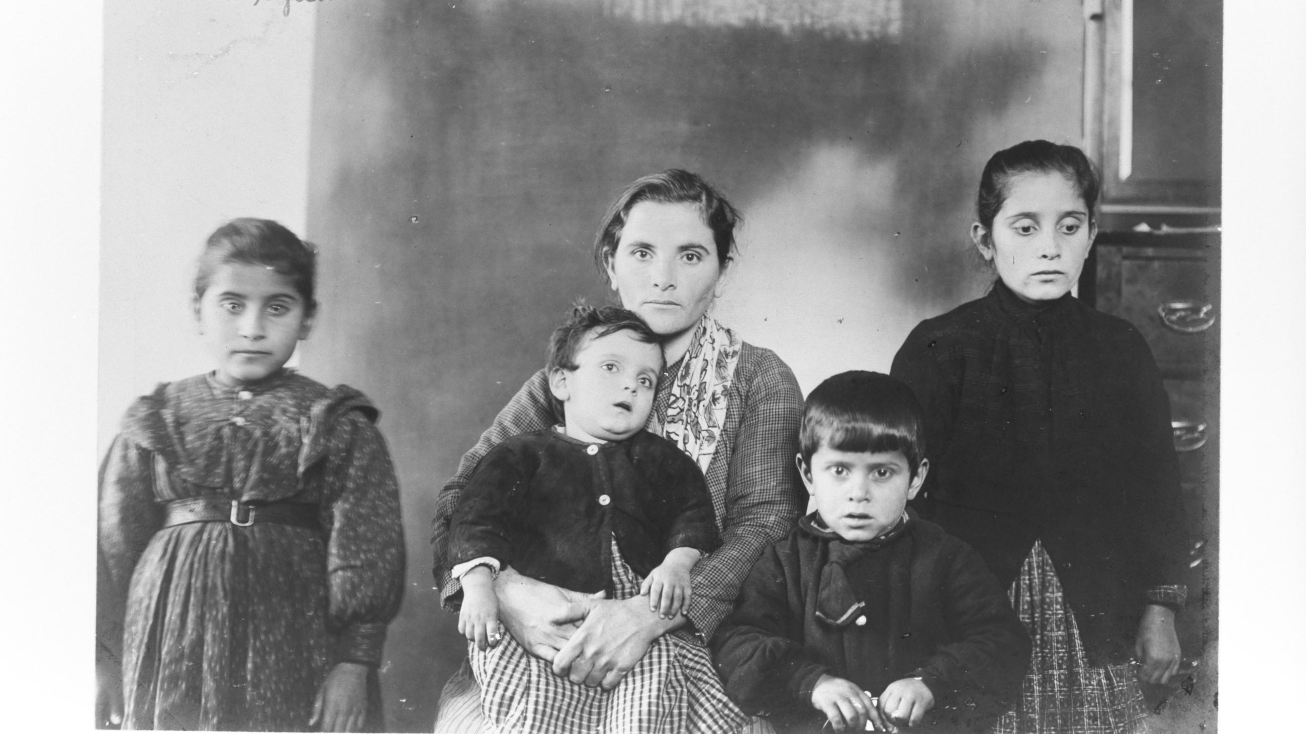 Photos: Early Ellis Island