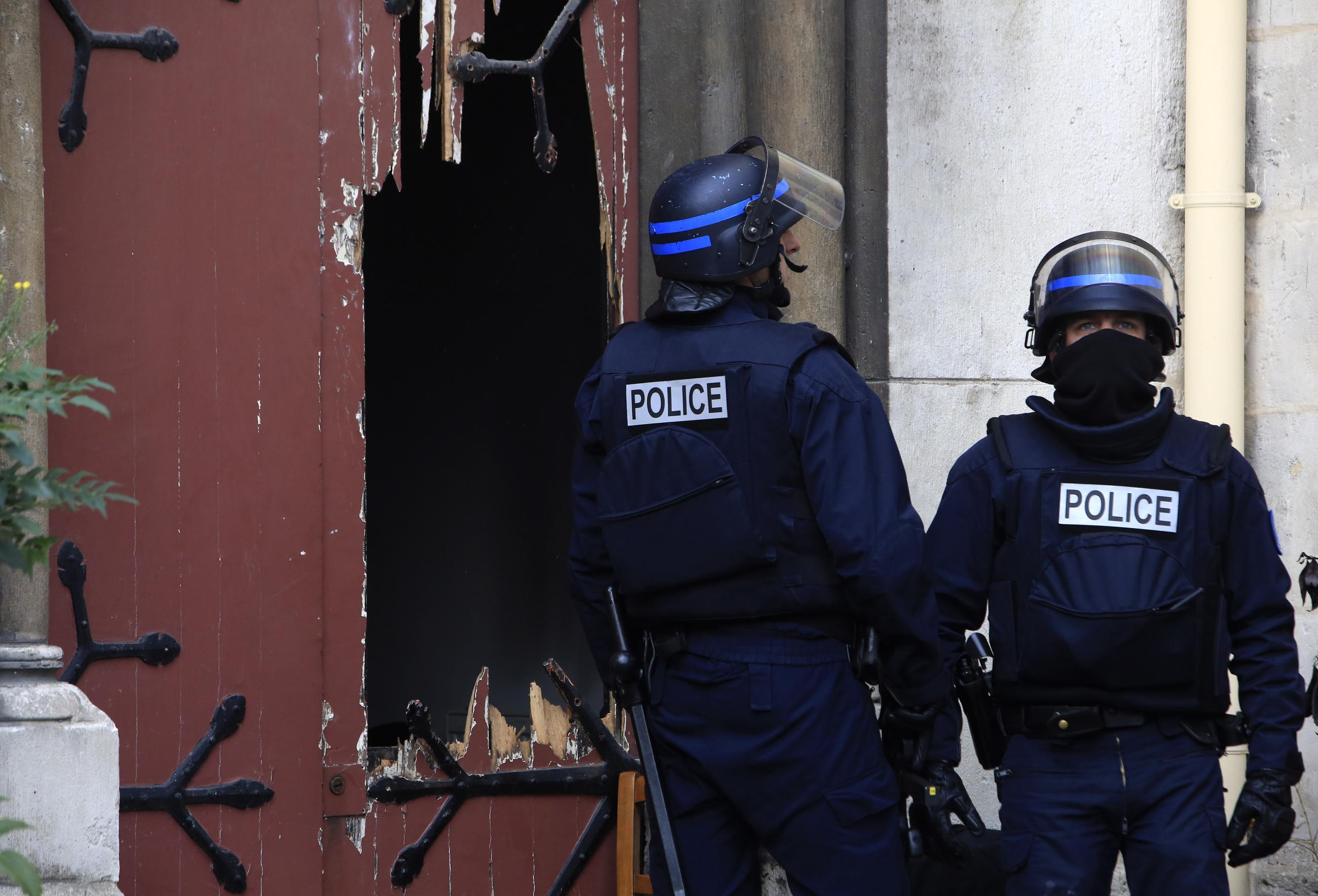 This Tool Could Sniff Out a Paris Bomb More Than a Football Field Away