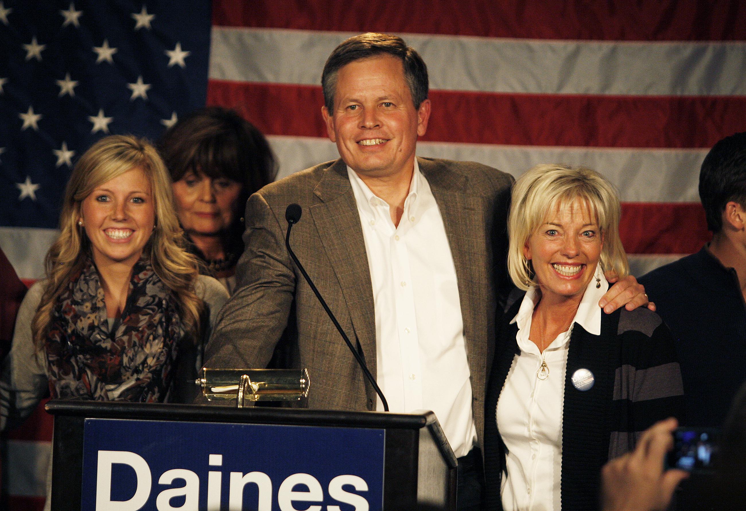 Campaigning on a Hybrid Model