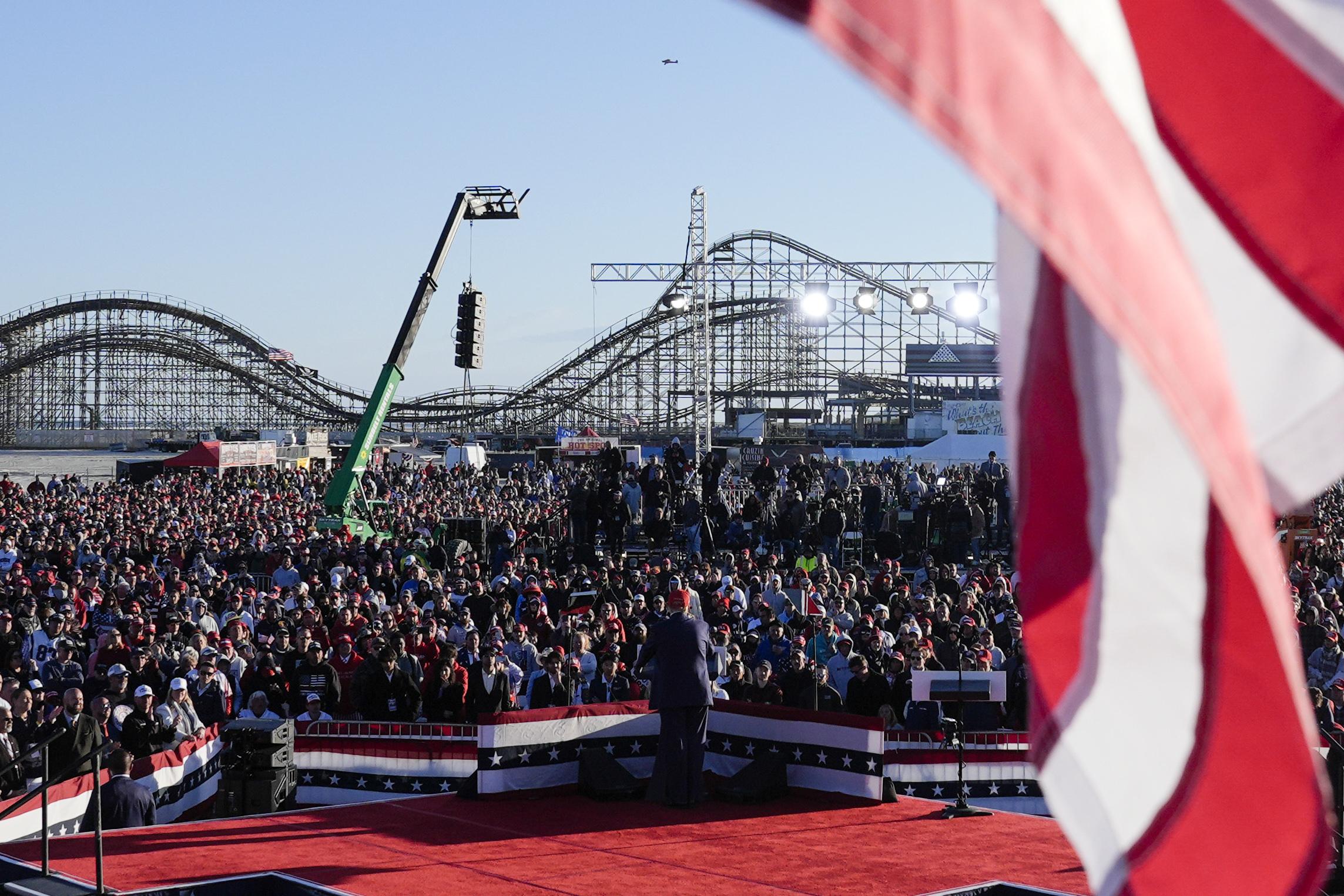 Trump’s rallies still bring the lies about crowd size